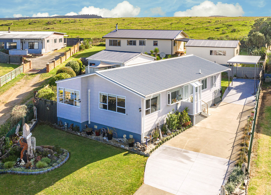 ENJOY THE GOOD LIFE AT WAIINU BEACH - 32 Okiwa Road, Waiinu Beach ...