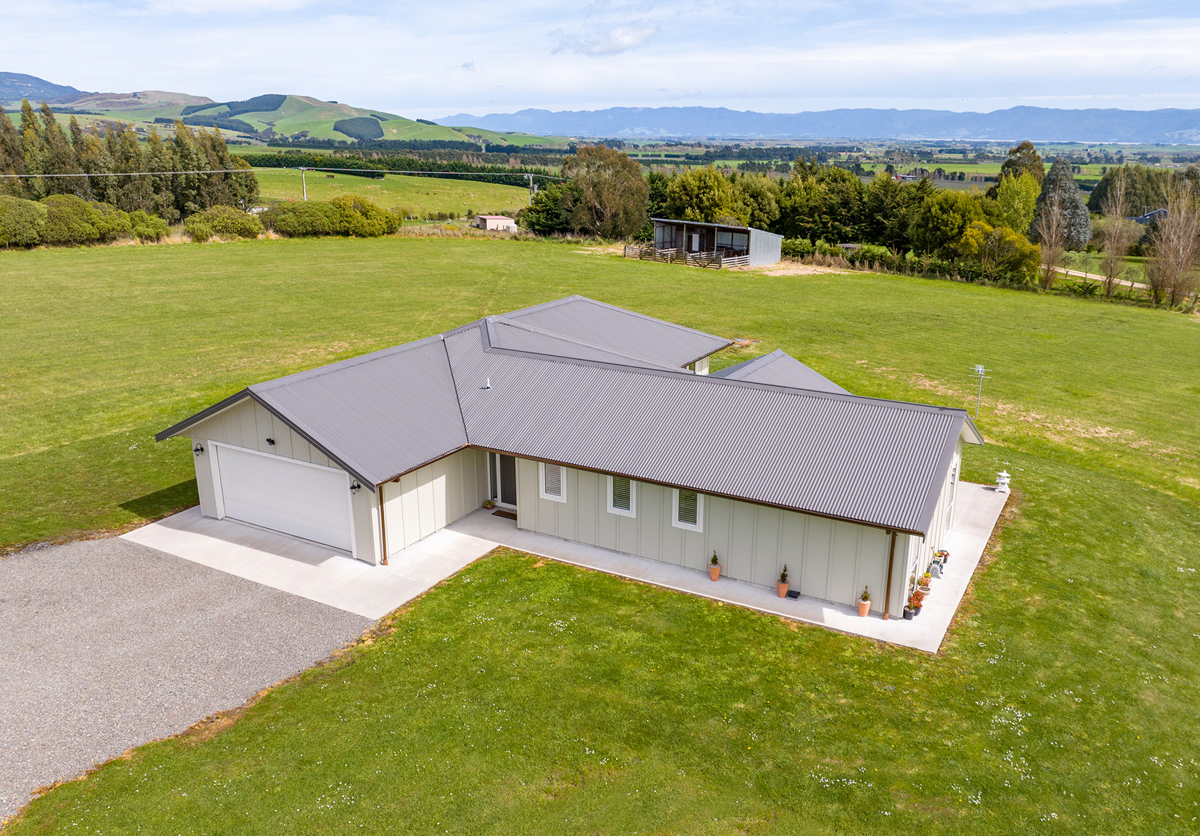 Tranquil Retreat with Breath-taking Views - 69 Southdown Drive ...