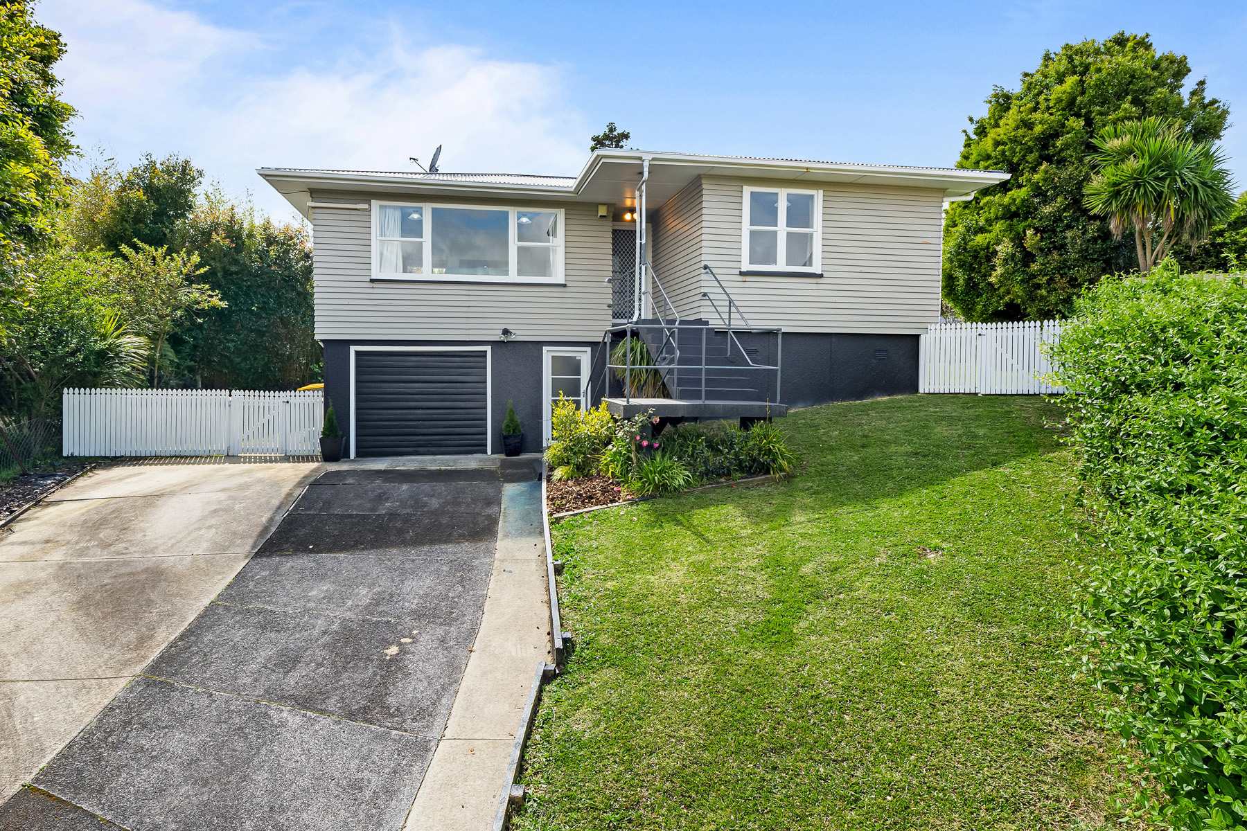 TRANQUIL FAMILY LIVING IN THE HEART OF KELSTON - 19 Kelkirk Street ...