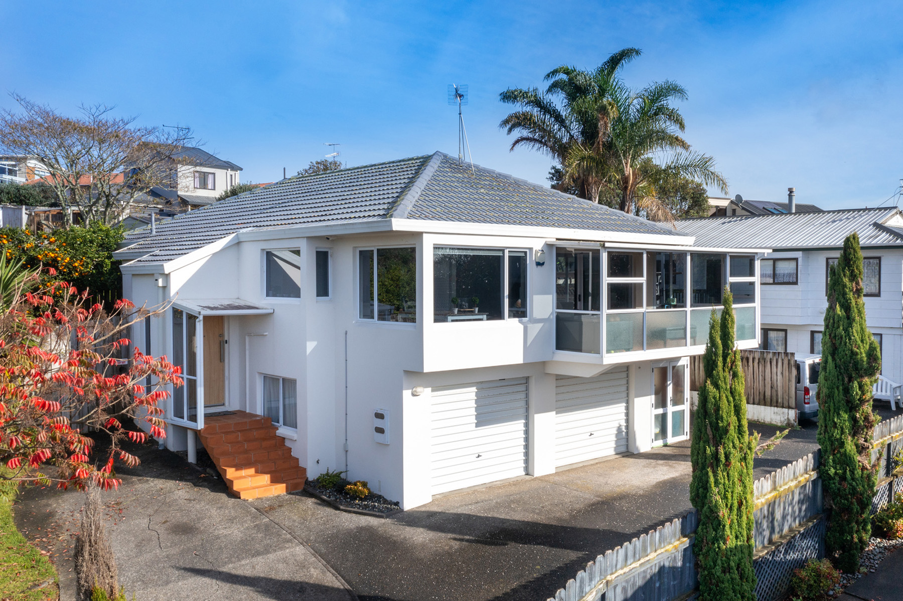 SOLIDLY BUILT, VIEWS & MODERN LIVING AT ITS BEST! - 20 Ebony Place ...