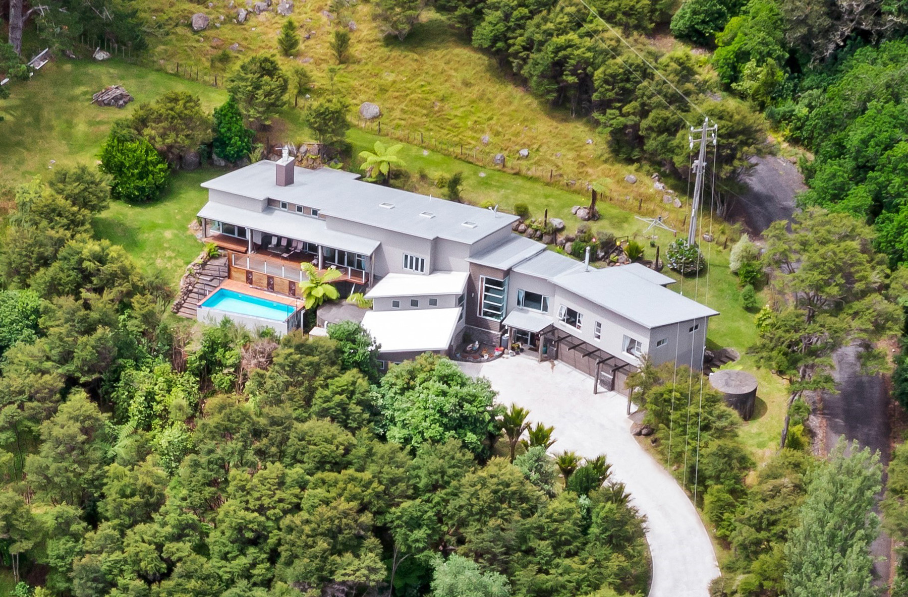 EXPANSIVE HILLSIDE RETREAT - 389a Drury Hills Road, Drury - Auckland ...